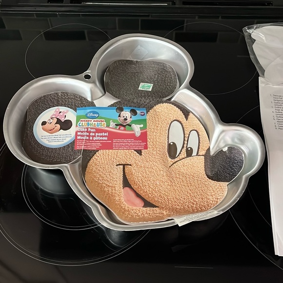 Disney | Kitchen | Mickey Mouse Metal Cake Pan Disney New Wilton ...